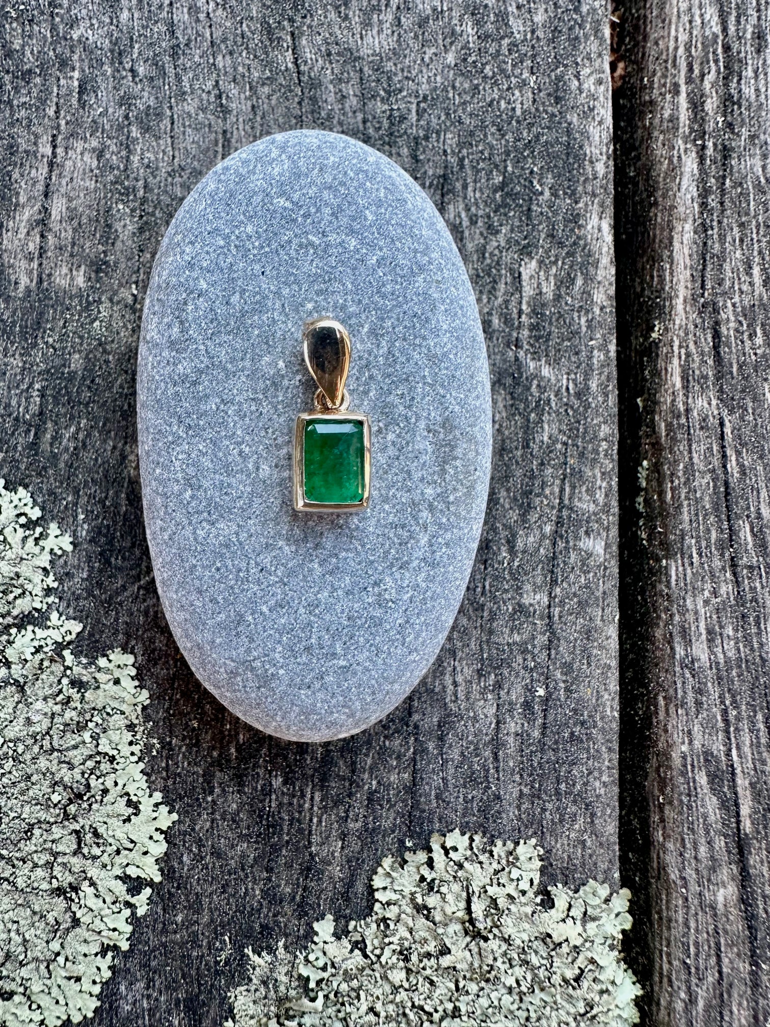 Brazilian emerald pendant – Rowena Watson Jewellers